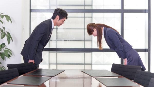 The Art of Bowing in Japan: History, Meaning, and Modern Etiquette ...